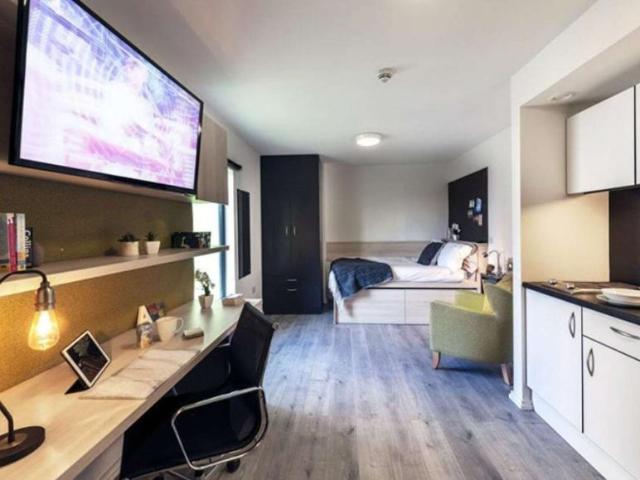 1 Bedroom Apartment London London 103340520