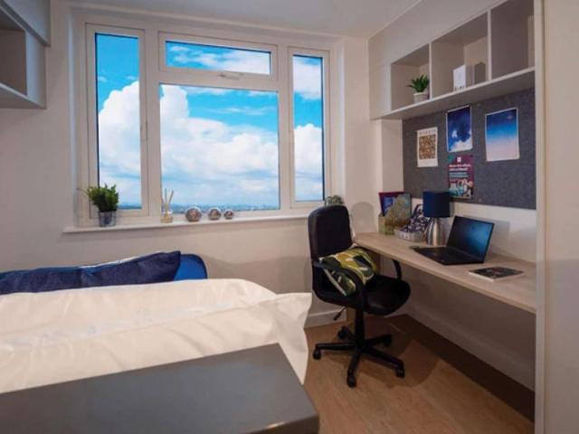 1 Bedroom Apartment London London 103340794