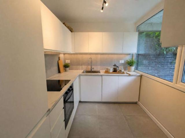 1 Bedroom Apartment London London 103371998