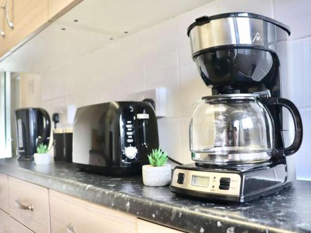 1 Bedroom Apartment London London 74030165