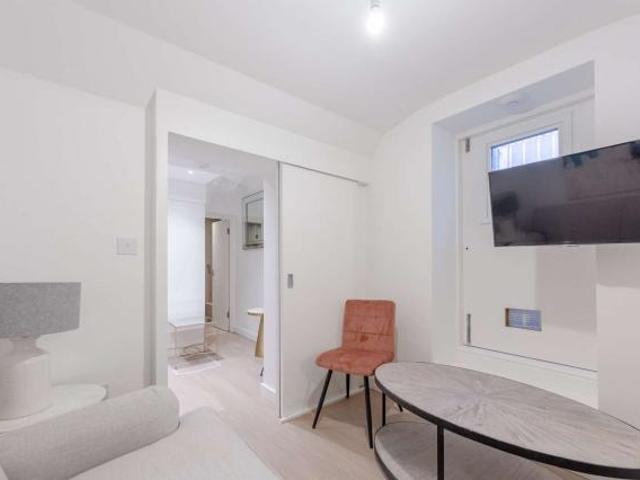 1 Bedroom Apartment London London 79812109