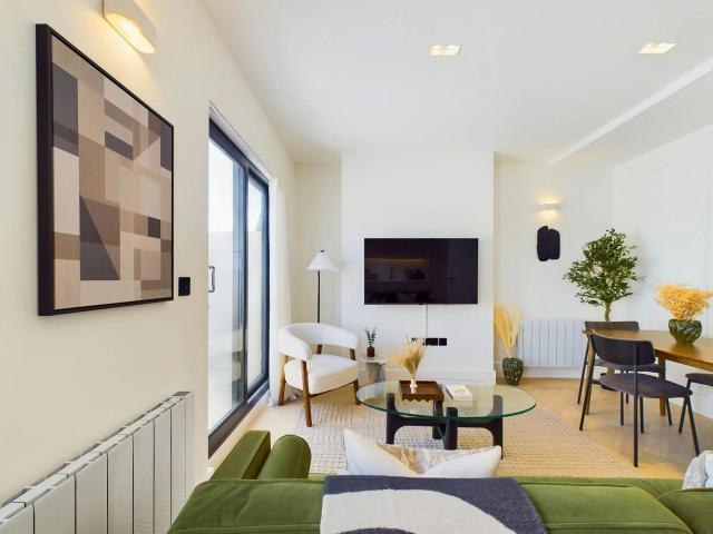 1 Bedroom Apartment London London 84177614