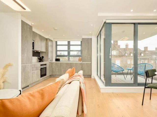 1 Bedroom Apartment London London 90642855