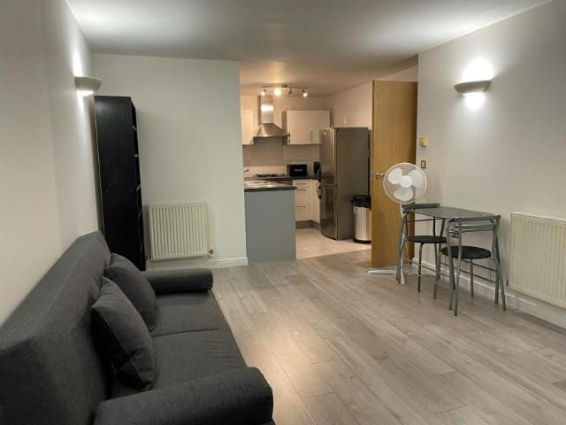1 Bedroom Apartment London London 91630306