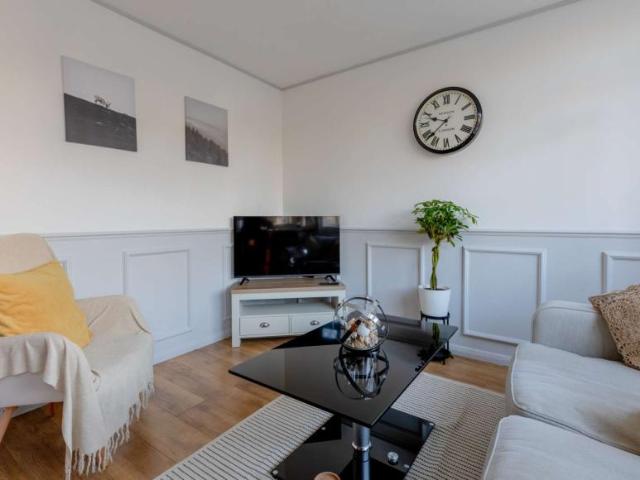 1 Bedroom Apartment London London 92475064