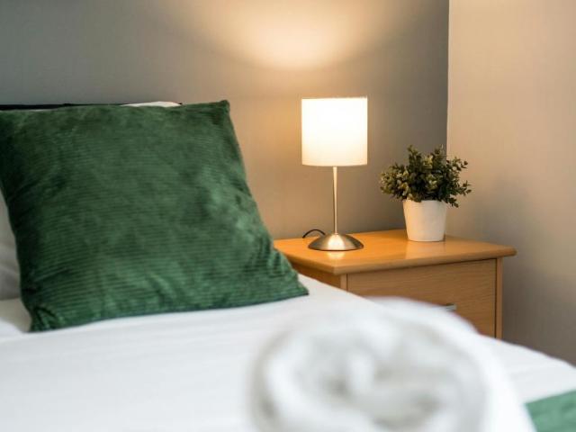 1 Bedroom Apartment London London 92661627