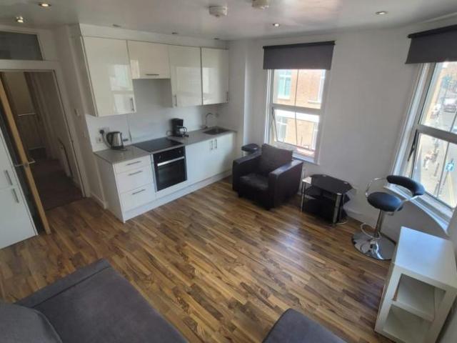 1 Bedroom Apartment London London 92304876