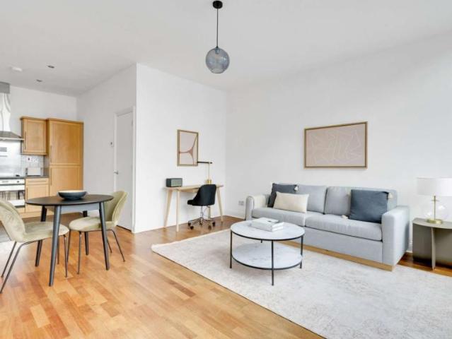 1 Bedroom Apartment London London 95625348