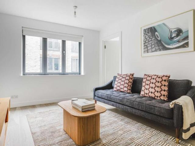1 Bedroom Apartment London London 95626395