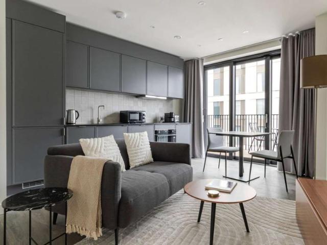 1 Bedroom Apartment London London 95986187
