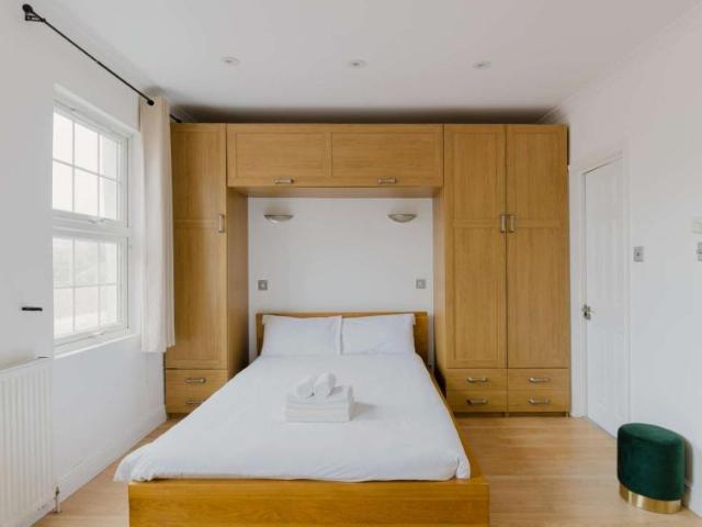 1 Bedroom Apartment London London 96690793