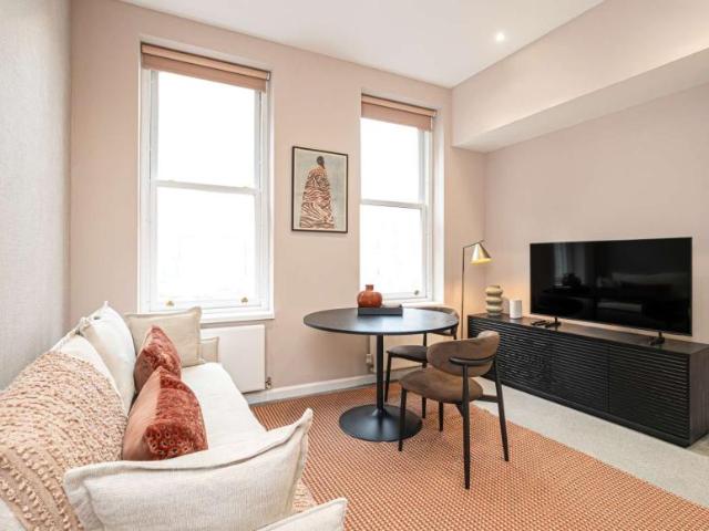 1 Bedroom Apartment London London 96179121