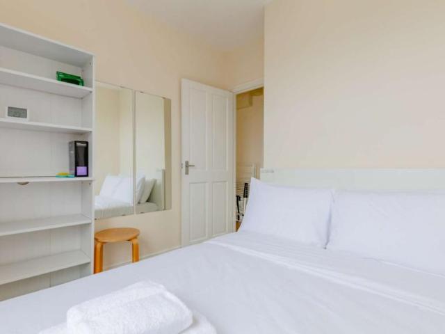1 Bedroom Apartment London London 96212107
