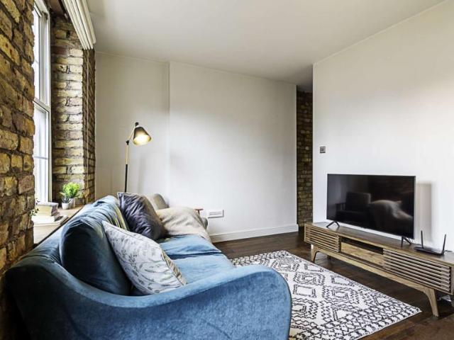 1 Bedroom Apartment London London 97707614