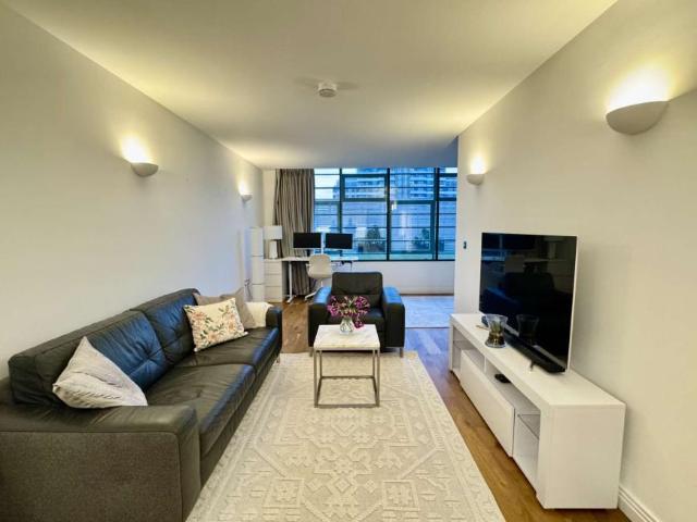 1 Bedroom Apartment London London 97054168