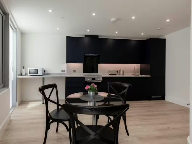 1 Bedroom Apartment London London 97382801