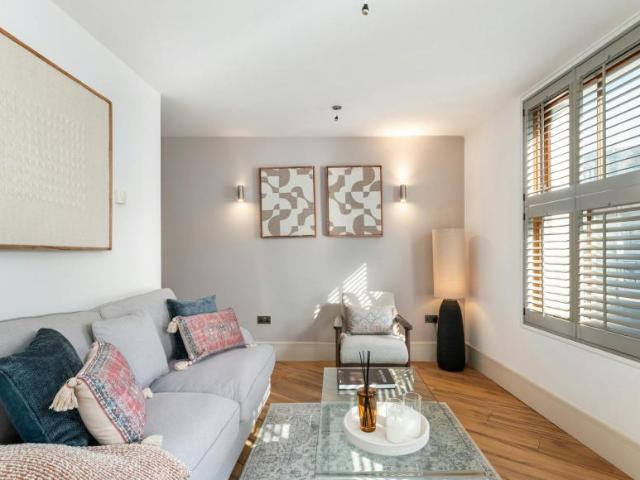 1 Bedroom Apartment London London 98889179