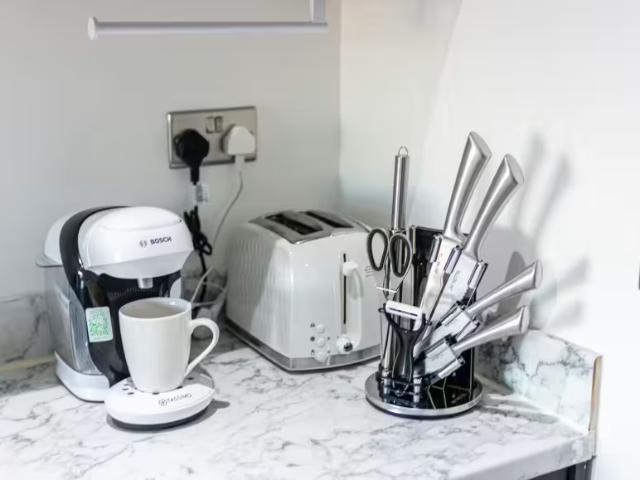 1 Bedroom Apartment London London 98193276