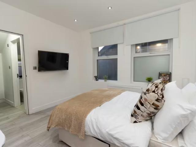 1 Bedroom Apartment London London 98293596