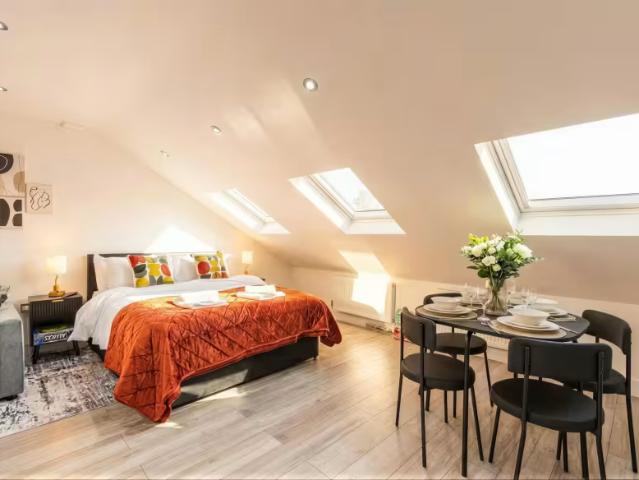 1 Bedroom Apartment London London 98293608