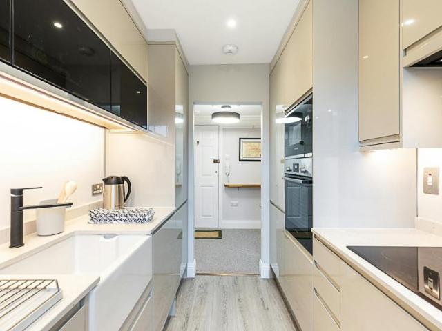 1 Bedroom Apartment London London 99725116