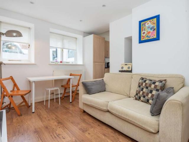 1 Bedroom Apartment London London 99939038