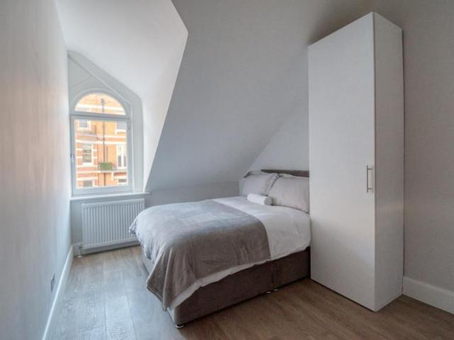 1 Bedroom Apartment London London 99383858