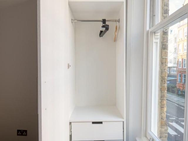 1 Bedroom Apartment London London 99383861