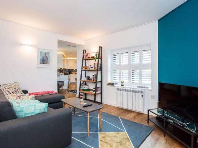 1 Bedroom Apartment London London LS71379758
