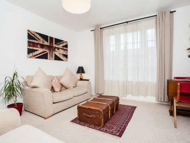 1 Bedroom Apartment London London LS71379761