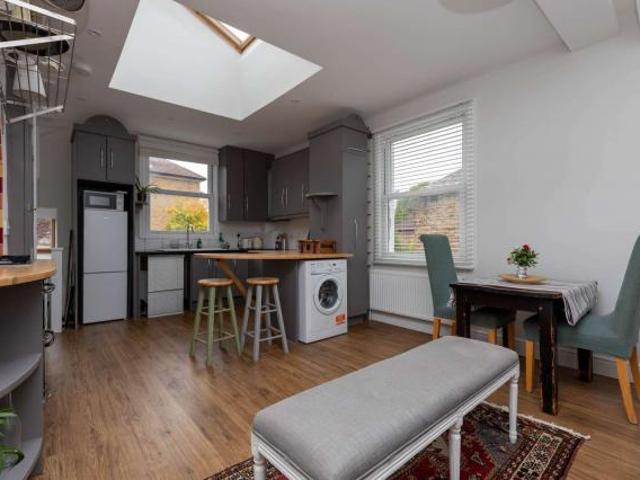 1 Bedroom Apartment London London LS71379772