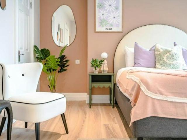 1 Bedroom Apartment London London LS84742439