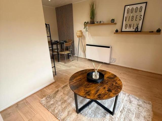 1 Bedroom Apartment London London LS86113621