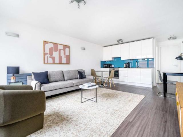 1 Bedroom Apartment London London LS90354293