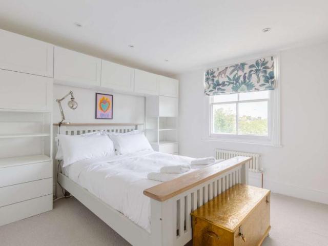 1 Bedroom Apartment London London LS90909896