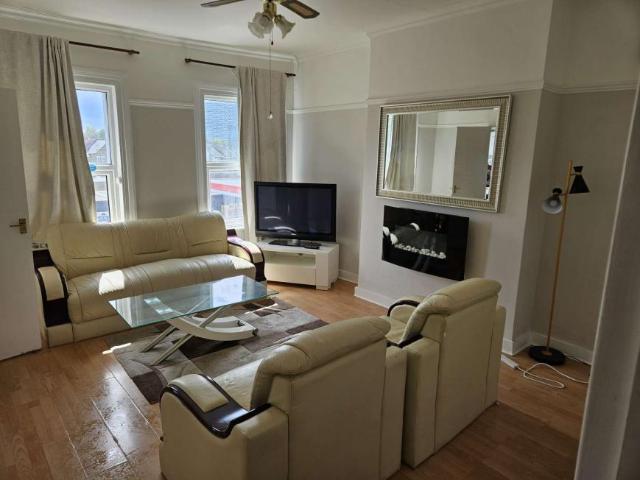 1 Bedroom Apartment London London LS91292883