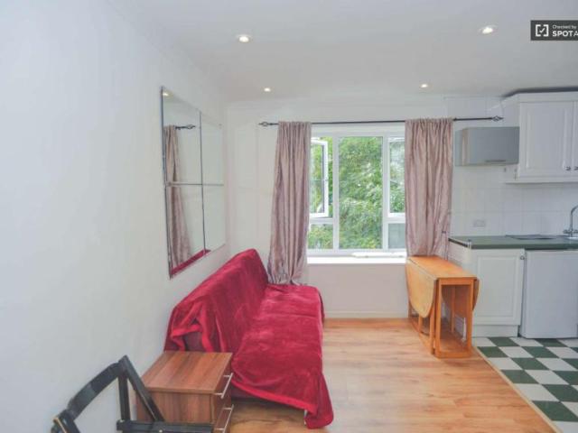 1 Bedroom Apartment London London LS92381069