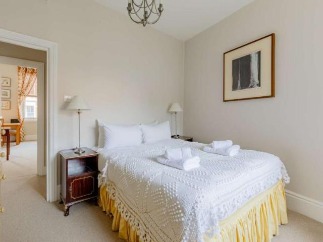 1 Bedroom Apartment London London LS92475062