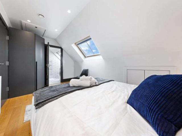 1 Bedroom Apartment London London LS93801274