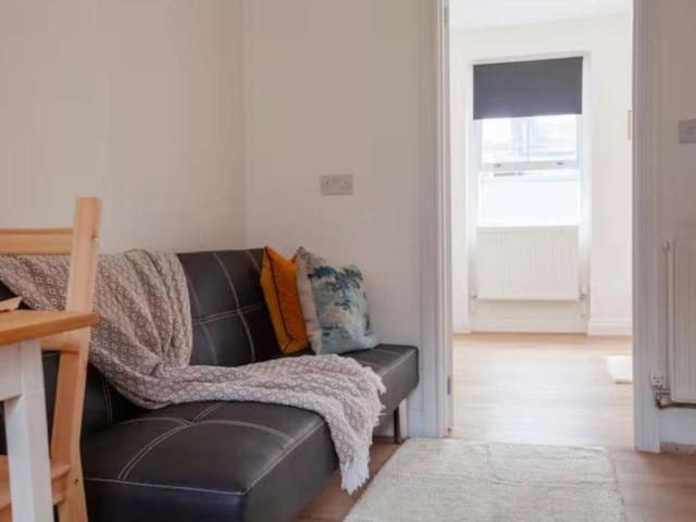 1 Bedroom Apartment London London LS94327642