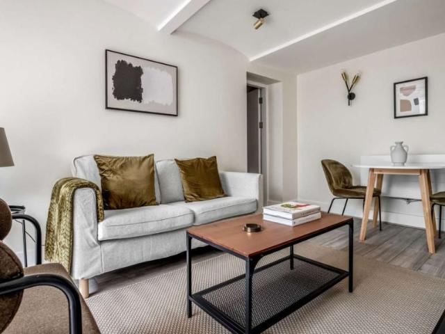 1 Bedroom Apartment London London LS95625670