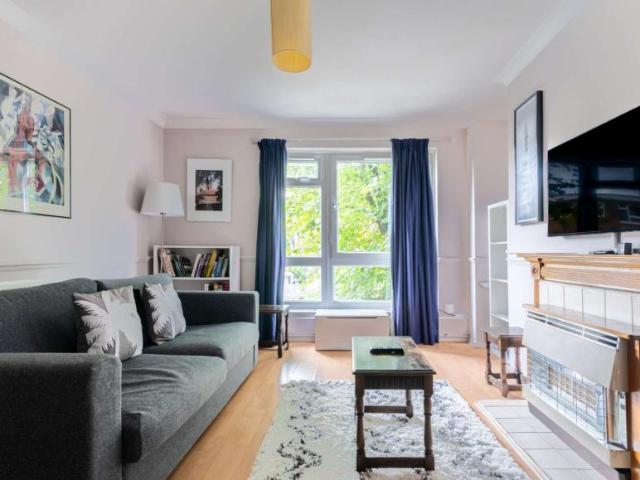 1 Bedroom Apartment London London LS97085748