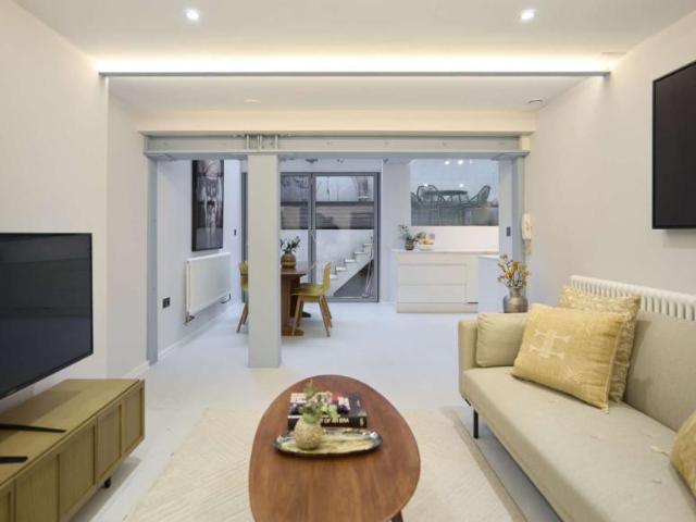 1 Bedroom Apartment London London LS97608275