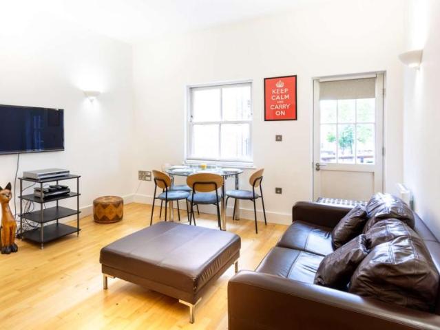 1 Bedroom Apartment London London LS97707373