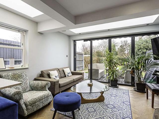 1 Bedroom Apartment London London LS97843671