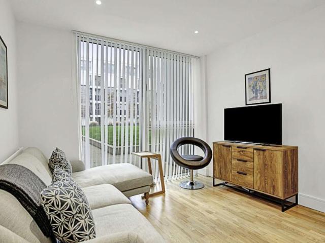 1 Bedroom Apartment London London LS97809177