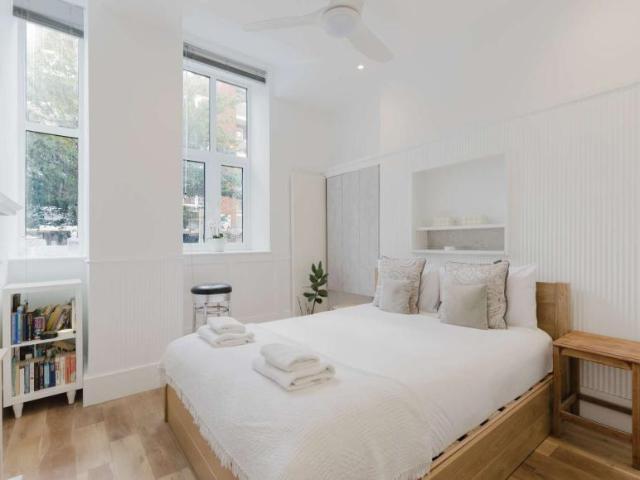 1 Bedroom Apartment London London LS97944431