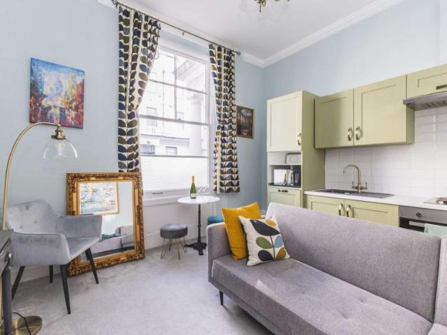 1 Bedroom Apartment London London LS98343626