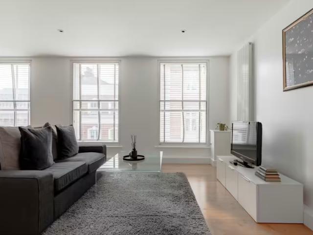 1 Bedroom Apartment London London LS98426994