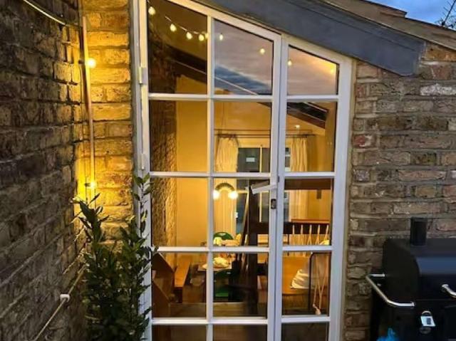 1 Bedroom Apartment London London LS99189894